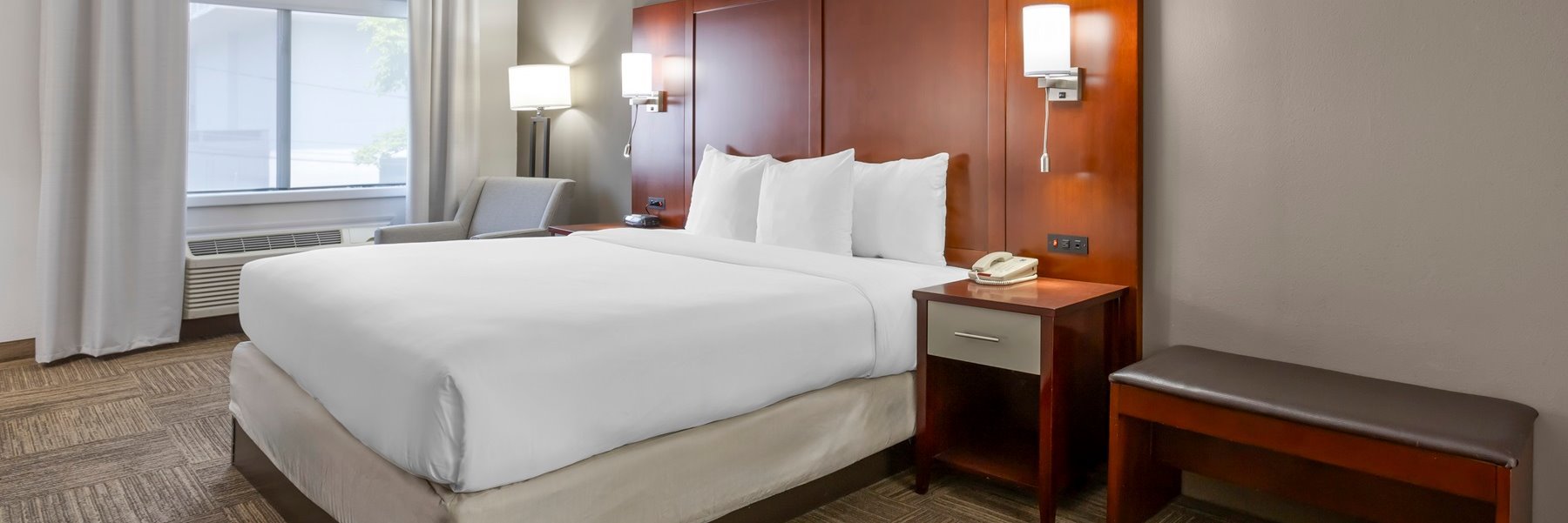 Rooms and Suites by the Hudson River | Comfort Inn Edgewater